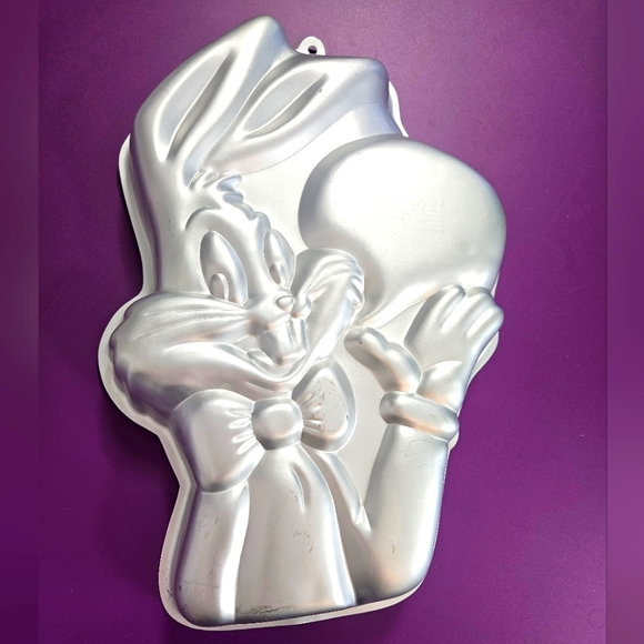 Wilton | Kitchen | 989 Bugs Bunny Wilton Baking Mold | Poshmark